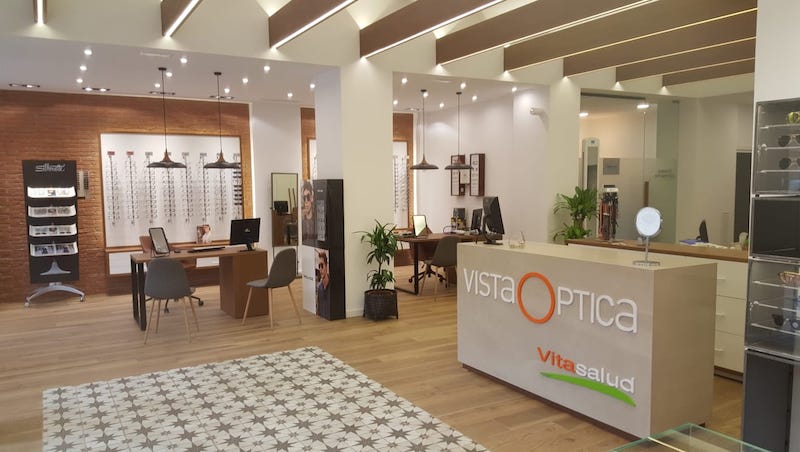 VISTAOPTICA Cáceres renueva y amplía su centro - Revista óptica Lookvision