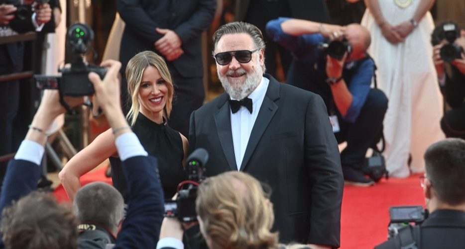 El actor Russell Crowe –Gladiator– con gafas Blackfin - Revista óptica ...